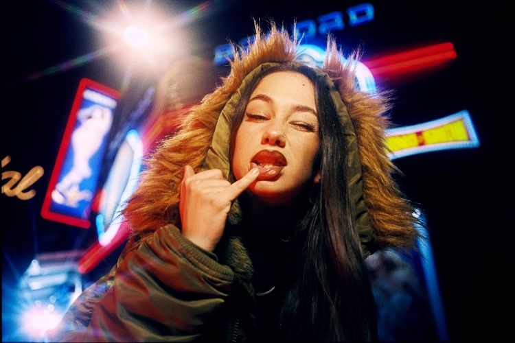 Faenna faces solo album with “Time runs faster than me”